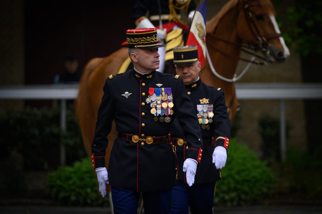 Interview du général Charles-Antoine THOMAS, commandant la Garde ...
