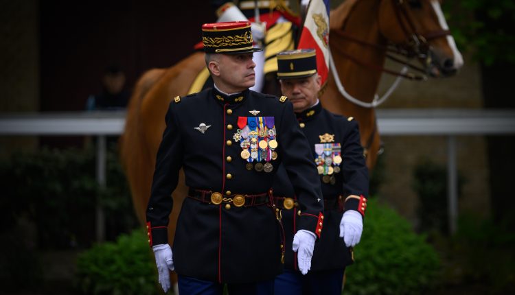 Interview du général Charles-Antoine THOMAS, commandant la Garde ...