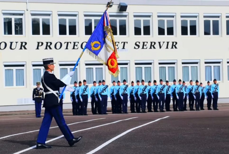 Nicolas NÉNIL : parcours d’officier adjoint, renseignement, prévention ...